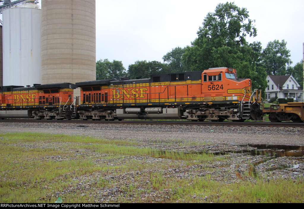 BNSF 5624